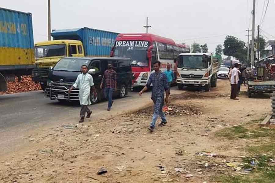 Traffic on Dhaka-Chattogram highway resumes after three hours | The ...