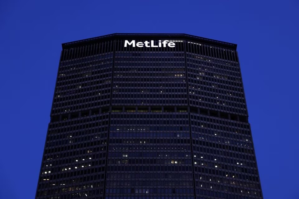MetLife profit falls 33pc as market turmoil hits investment income ...