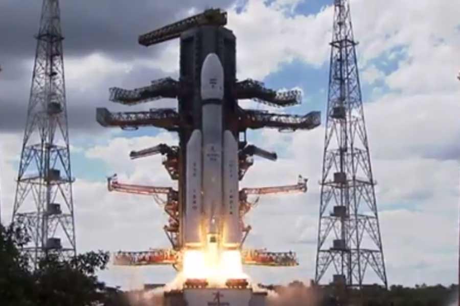 India launches rocket to land spacecraft on moon’s south pole | The ...