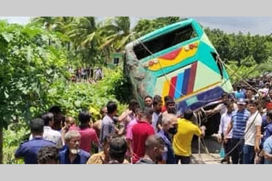Police start case after bus accident kills 17 in Jhalakathi | The ...