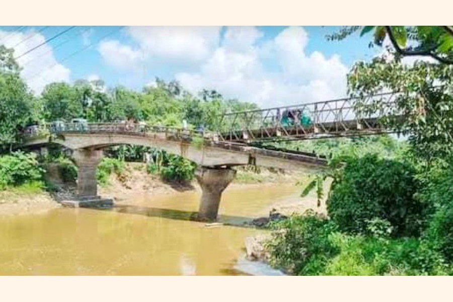 Thousands suffer as pillar of a Moulvibazar bridge collapses | The ...
