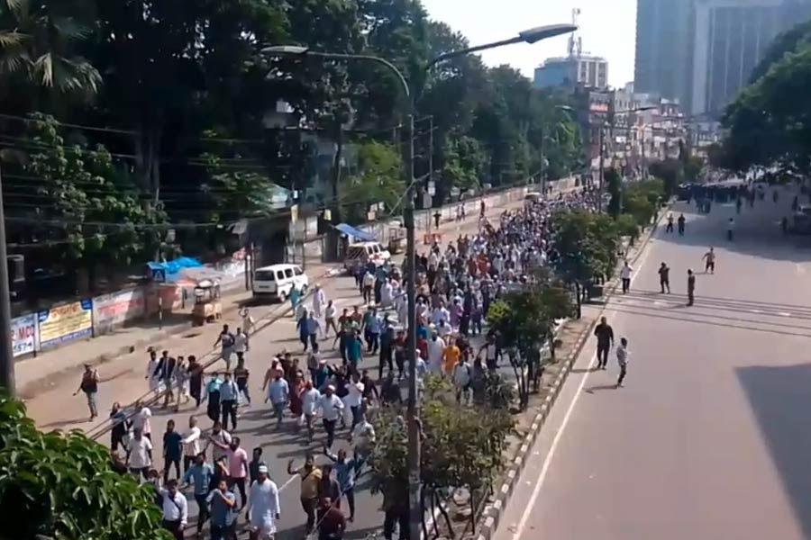 Jamaat men breach police barricades ahead of ‘unauthorised’ rally | The ... Jamaat men breach police barricades ahead of ‘unauthorised’ rally | The ...