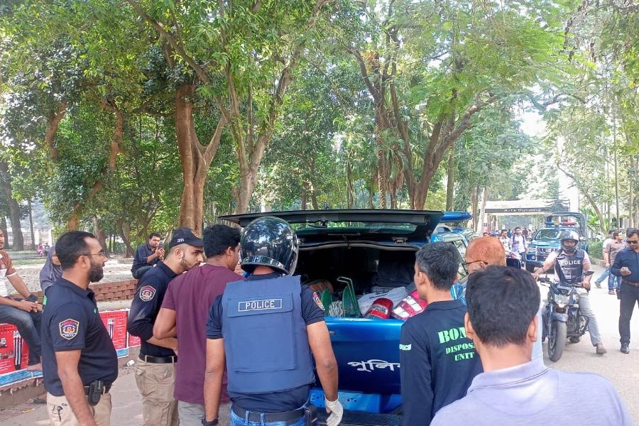 Two crude bombs recovered from Dhaka University’s arts faculty building ...