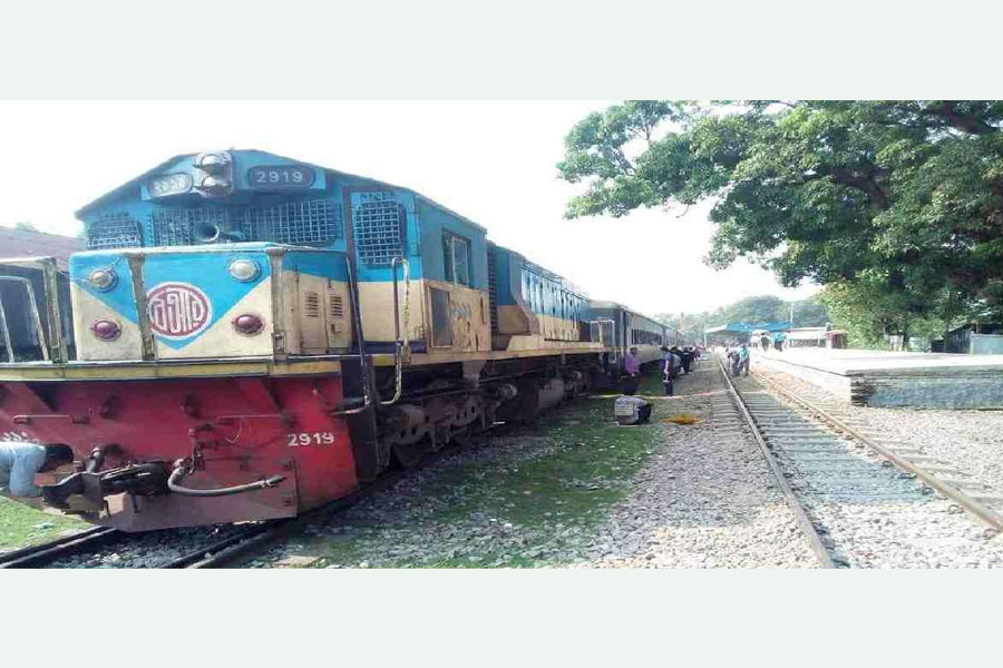 Derailment halts rail link between northern districts with Dhaka ...