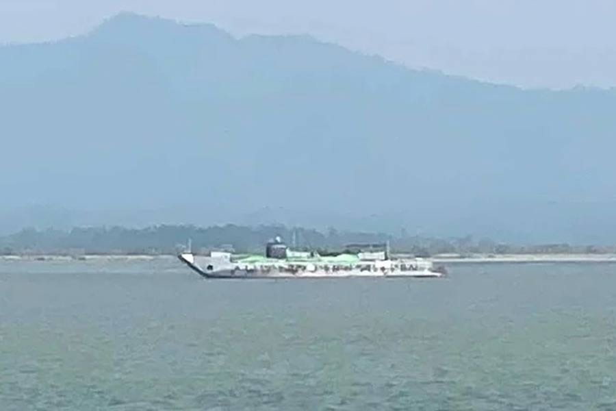 Myanmar sends ‘warship’ to Naf River amid fighting with rebels along Bangladesh border | The ...