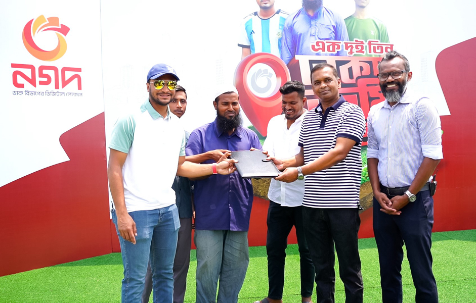 Nagad mega campaign: Shakib hands over land to CNG driver’s team | The ...