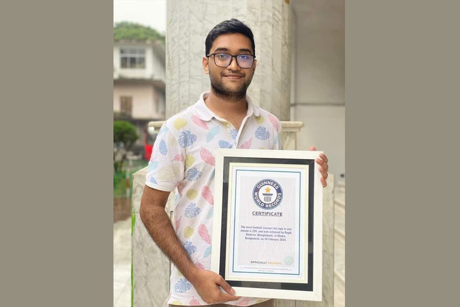 DU student sets world record for most football toe taps in a minute ...