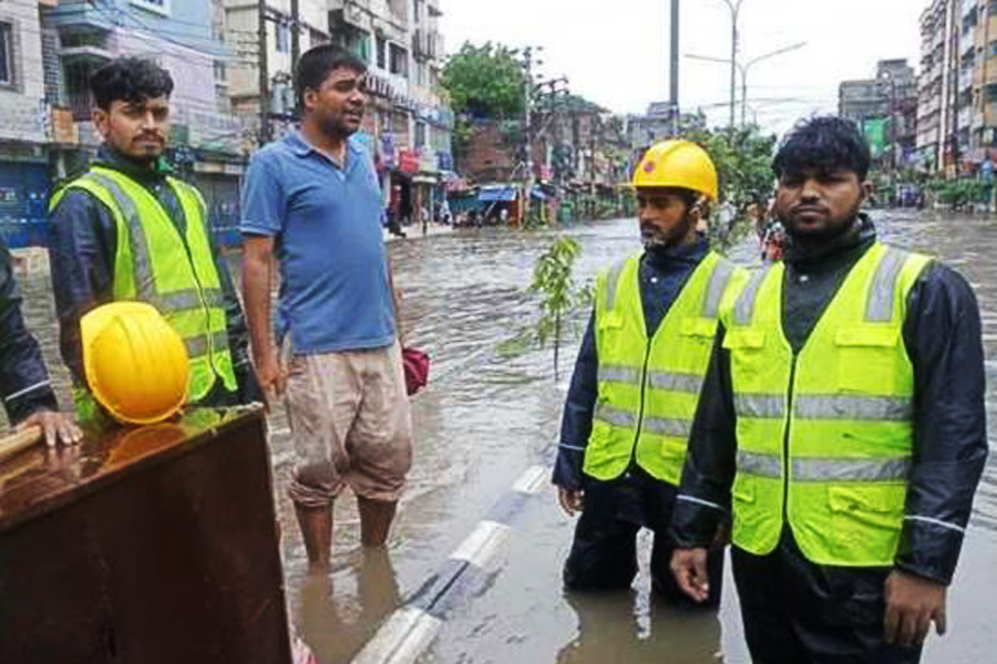 DNCC deploys 5000 workers to clear waterlogging | The Financial Express