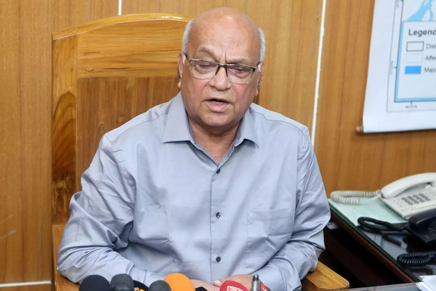 Action to be taken against fake freedom fighters: Adviser Farooq-e-Azam ...