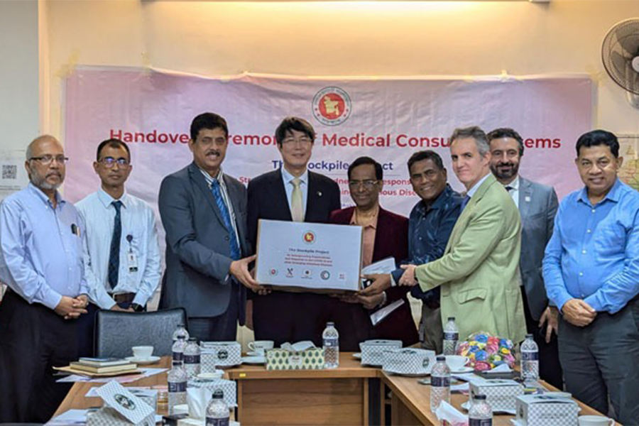 Japanese ambassador hands over medical kits to DGHS | The Financial Express