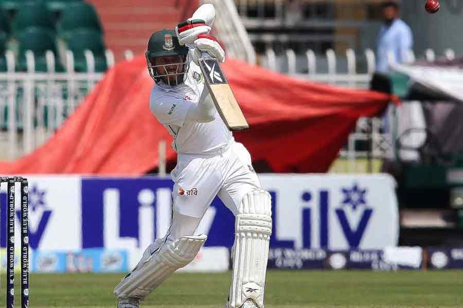 Mehidy, Jaker battle on after Tigers lose early wickets on third day | The Financial Express