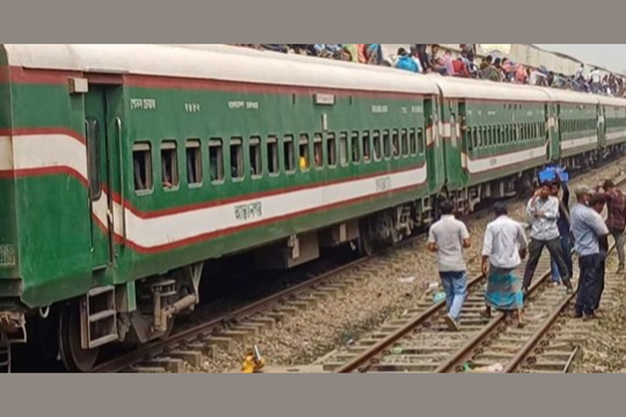 Train service via Jurain Rail Crossing resumes after rickshaw drivers ...