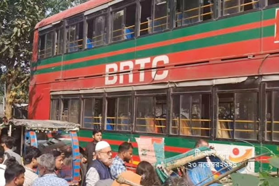 Three IUT students die as picnic bus gets electrocuted in Gazipur | The ...