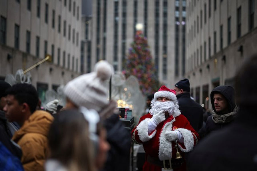 Santa Claus global flight to deliver presents underway | The Financial ...