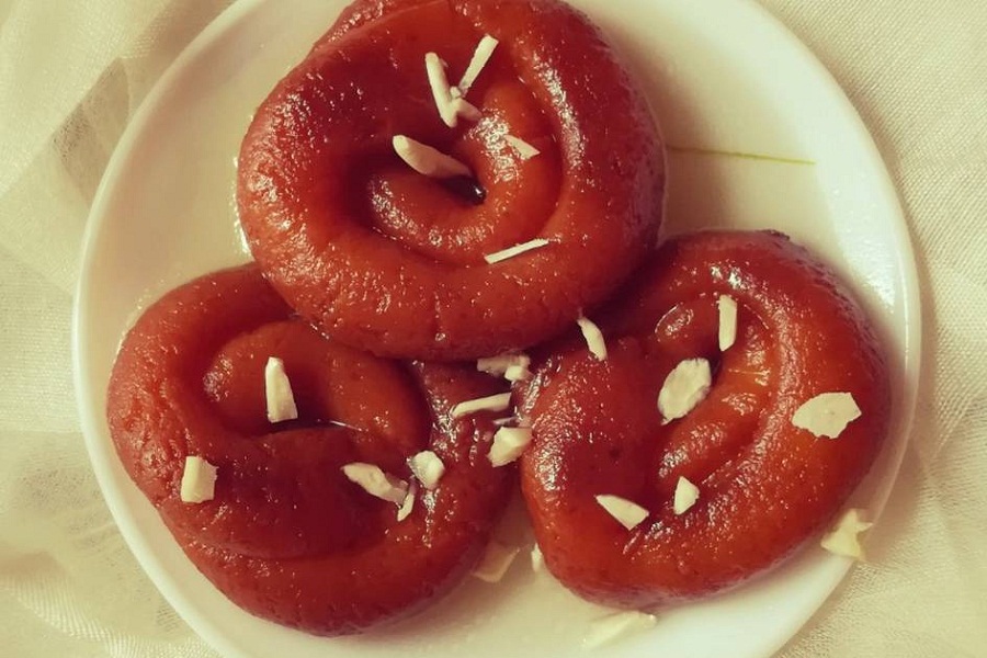 Mouth-watering Chanar Jilapi at home | The Financial Express