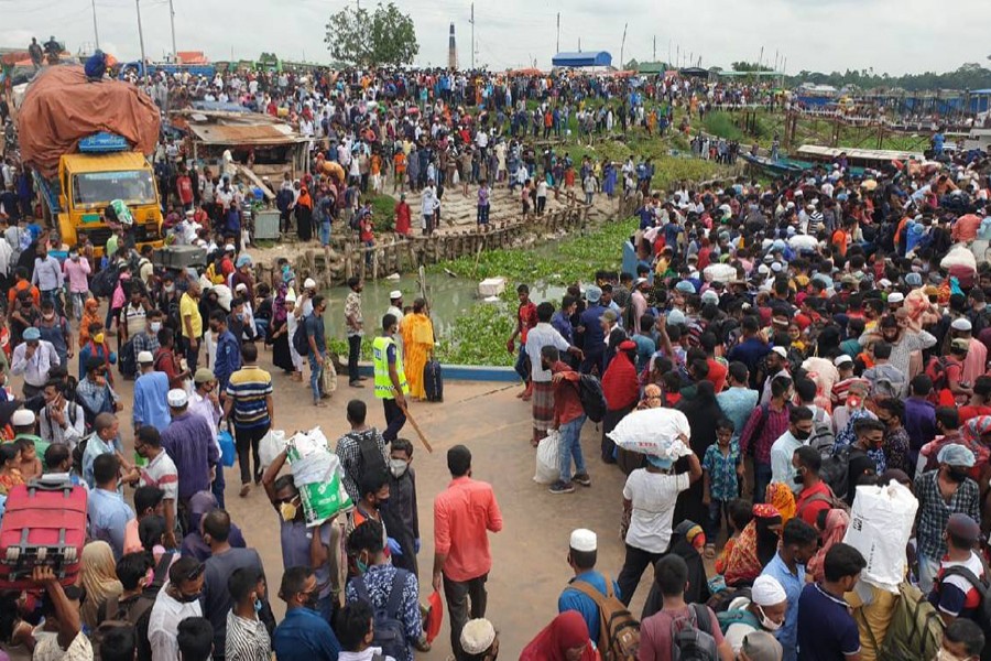 Thousands throng Mawa ghat in homegoing bid | The Financial Express