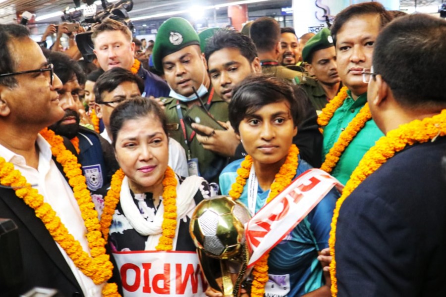 SAFF champion girls return home | The Financial Express