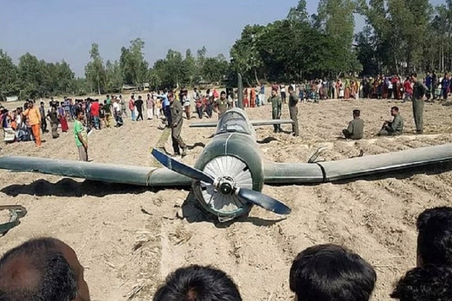 BAF training aircraft crash-lands in Bogura | The Financial Express